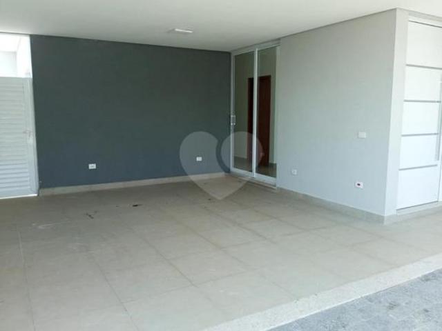 Linda casa térrea a venda no Condomínio Res. Lagos D&apos Icaraí em Salto SP