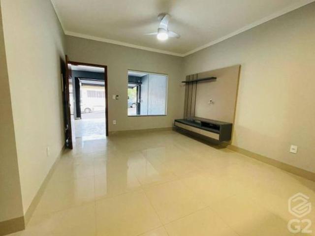 Linda Casa Térrea à Venda no Jardim União