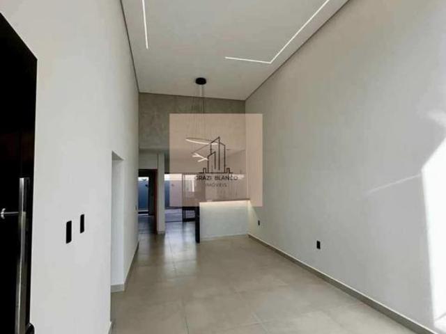 Linda Casa Térrea à Venda – Condomínio Horto Florestal Villagio