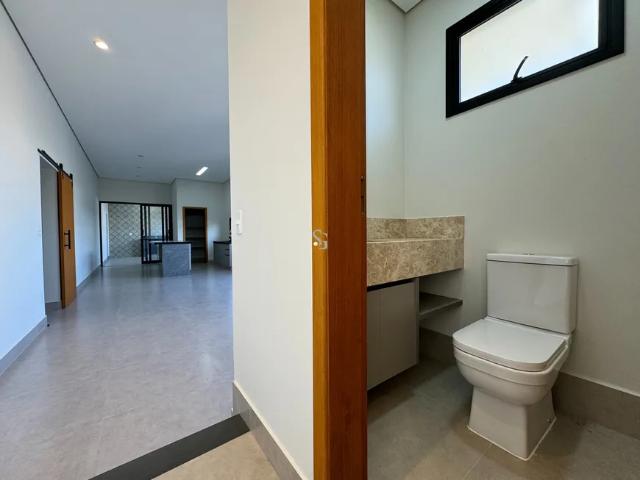 Linda casa térrea à venda em condomínio valinhos/sp