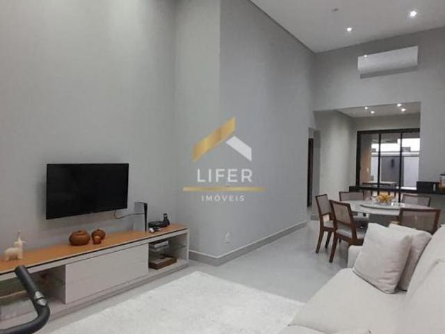 Linda Casa Térrea à Venda – Projeto Exclusivo em Condomínio Completo