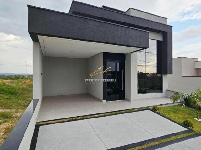 Linda Casa Térrea com 3 Dormitórios, sendo 1 Suíte com Closet, Amplo Quintal em Indaiatuba/SP