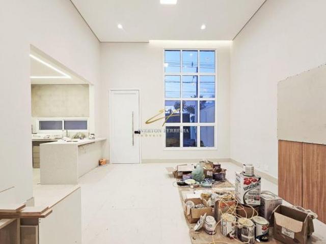 Linda Casa Térrea com 3 Dormitórios, sendo 1 Suíte com Closet em Condomínio Fechado em Indaiatuba/SP
