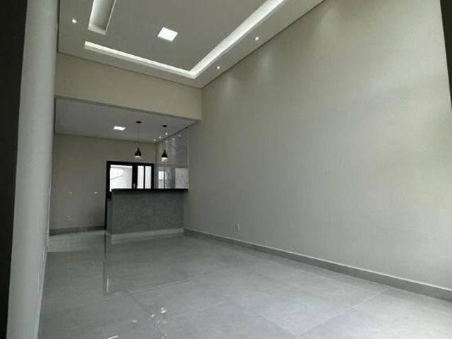 Linda Casa Térrea com 3 dormitórios/01 suíte à venda, 105 m²!