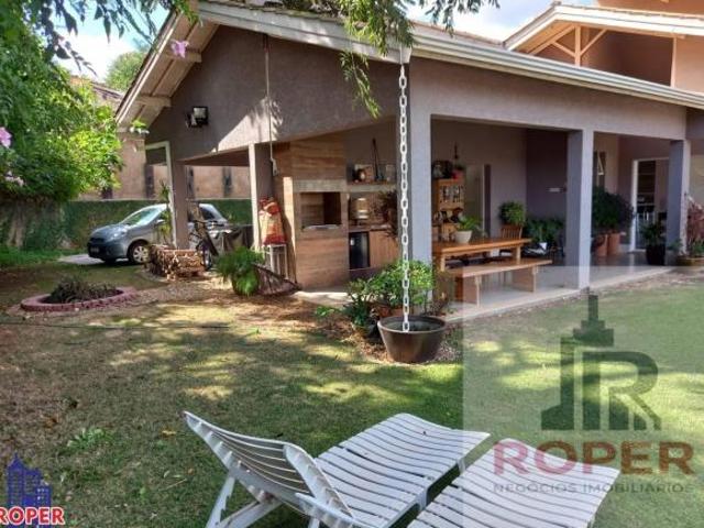 LINDA CASA TÉRREA COM 3 SUITES/ ÁREA GOURMET/4 VAGAS À VENDA NO CONDOMINIO PARQUE DAS GRAÇAS I EM AT