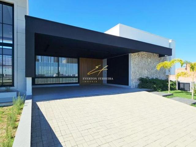 Linda Casa Térrea com 3 Suítes, sendo 1 Master com Closet, Cozinha Goumert e Piscina em Indaiatuba