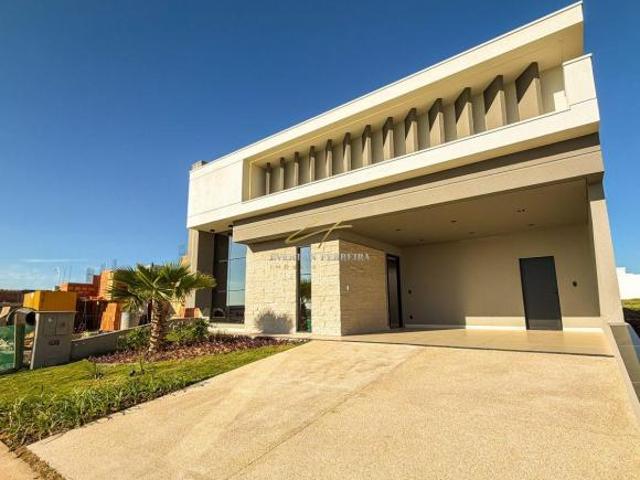 Linda Casa Térrea com 3 Suítes, sendo 1 Master com Closet, Escritório e Piscina em Indaiatuba/SP