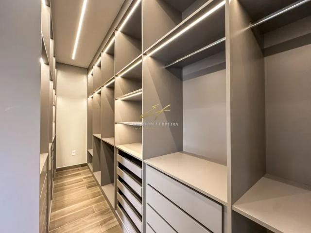 Linda Casa Térrea com 3 Suítes, sendo 1 Master com Closet, Escritório e Piscina em Indaiatuba/SP