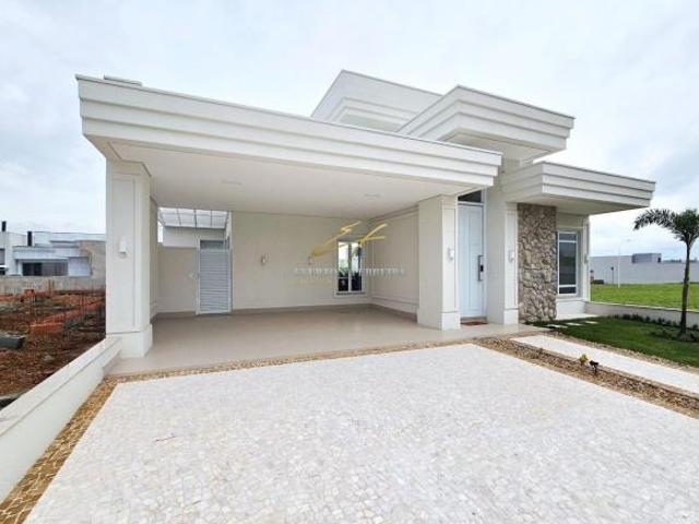 Linda Casa Térrea com 3 Suítes, sendo 1 Master com Closet, Escritório e Piscina em Indaiatuba/SP