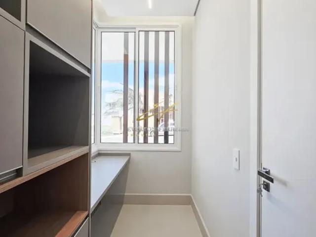 Linda Casa Térrea com 3 Suítes, sendo 1 Master com Closet, Escritório e Piscina em Indaiatuba/SP