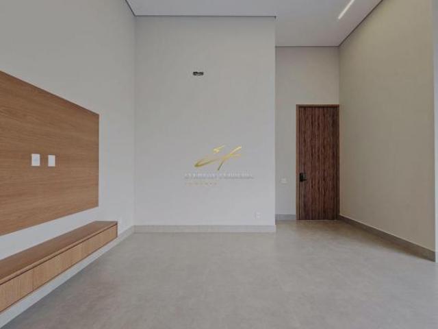 Linda Casa Térrea com 3 Suítes, sendo 1 Master com Closet, Escritório e Piscina em Indaiatuba/SP