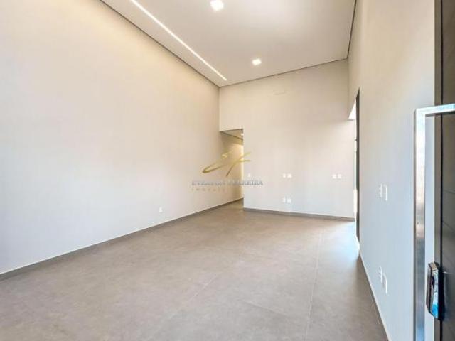 Linda Casa Térrea com 3 Suítes, sendo 1 Master com Closet, Escritório e Piscina em Indaiatuba/SP