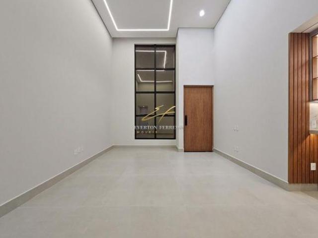 Linda Casa Térrea com 3 Suítes, sendo 1 Master com Closet, Escritório e Piscina em Indaiatuba/SP
