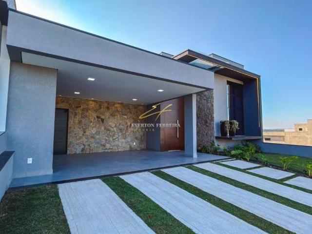 Linda Casa Térrea com 3 Suítes, sendo 1 Master com Closet, Escritório e Piscina em Indaiatuba/SP