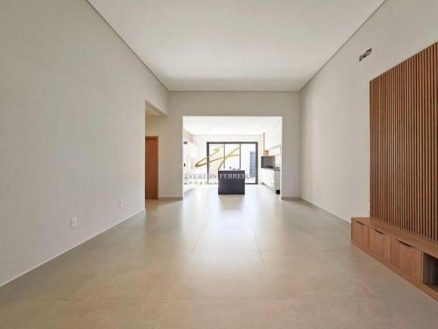Linda Casa Térrea com 3 Suítes, sendo 1 Master com Closet, Escritório e Piscina em Indaiatuba/SP
