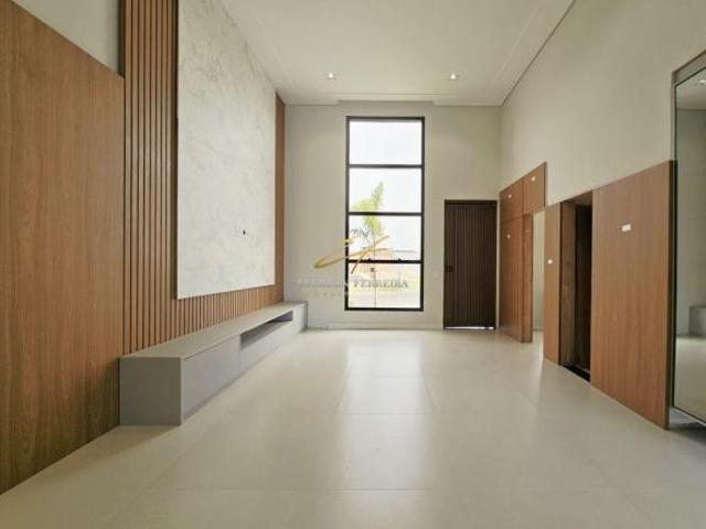 Linda Casa Térrea com 3 Suítes, sendo 1 Master com Closet, Escritório e Piscina em Indaiatuba/SP