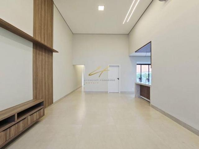 Linda Casa Térrea com 3 Suítes, sendo 1 Master com Closet, Escritório e Piscina em Indaiatuba/SP