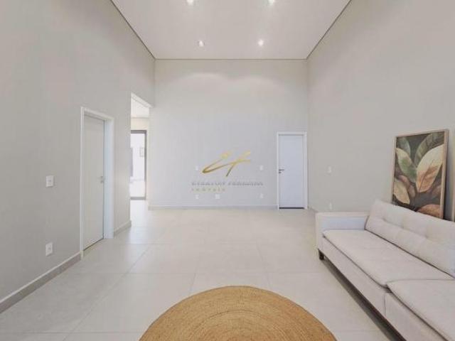 Linda Casa Térrea com 3 Suítes, sendo 1 Master com Closet, Piscina em Condomínio em Indaiatuba/SP