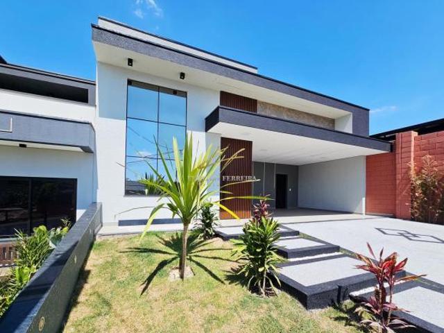 Linda Casa Térrea com 3 Suítes, sendo 1 Master com Closet, Piscina em Indaiatuba