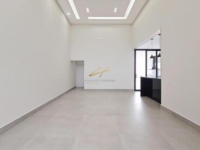 Linda Casa Térrea com 3 Suítes, sendo 1 Master com Closet, Piscina em Indaiatuba