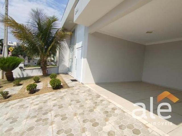 Linda casa térrea com 160 m2 à venda em condomínio fechado