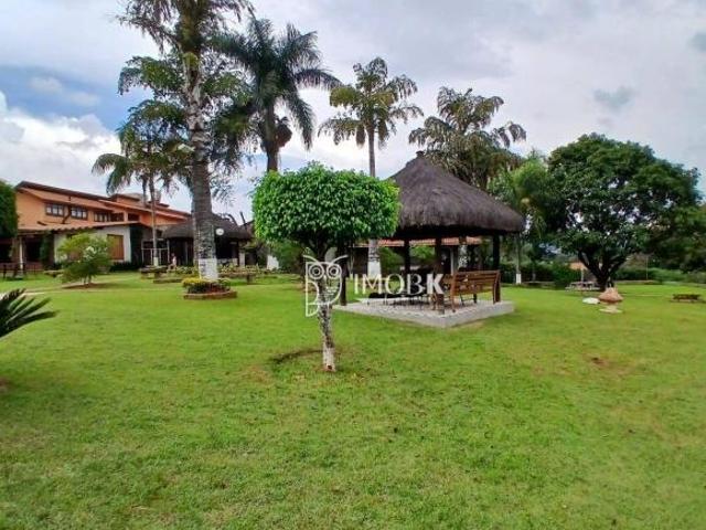 Linda casa térrea com 2 dormitórios em terreno de aproximadamente mil metros à venda por R$ 1.370.0