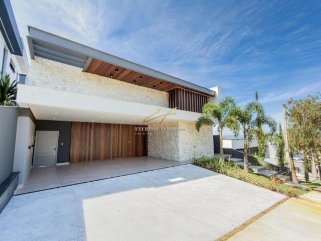 Linda Casa Térrea com 4 Suítes, sendo 1 Master com Closet, Piscina, Condomínio em Indaiatuba/SP