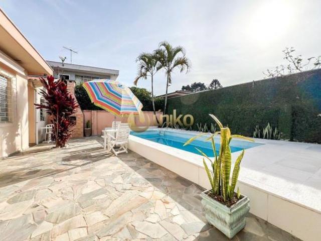 Linda Casa Térrea com Edícula e Piscina