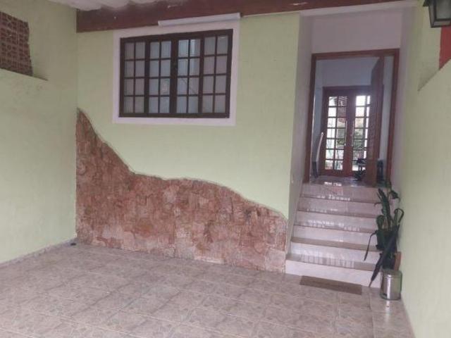 Linda casa térrea com suíte e quintal – conforto e praticidade em um só lugar!