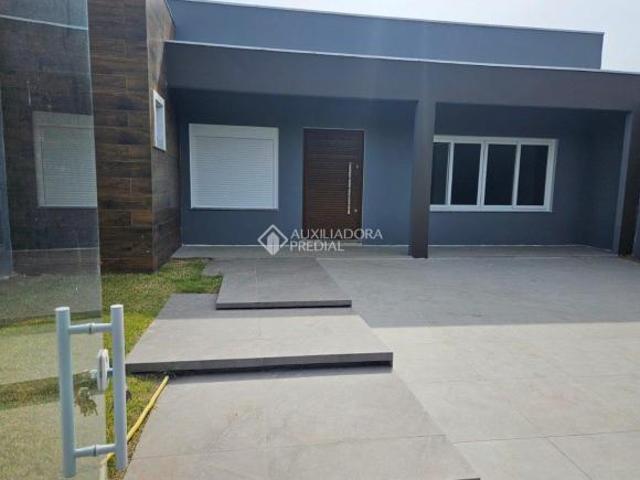 Linda casa térrea com pátio