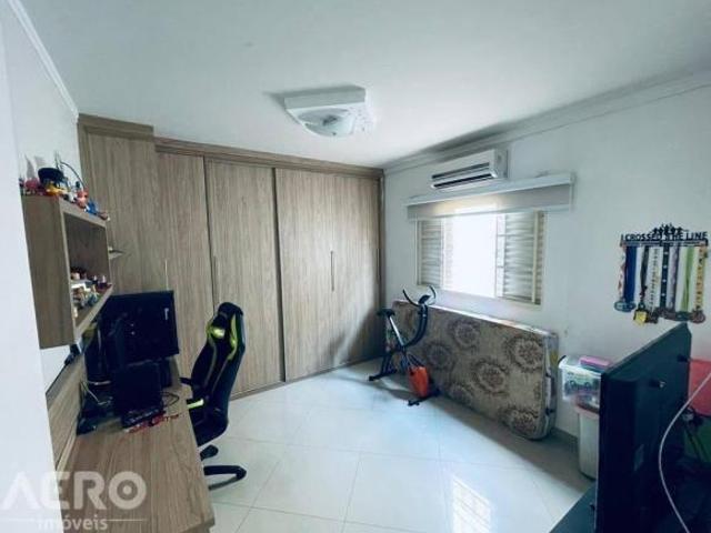 Linda casa térrea com piscina