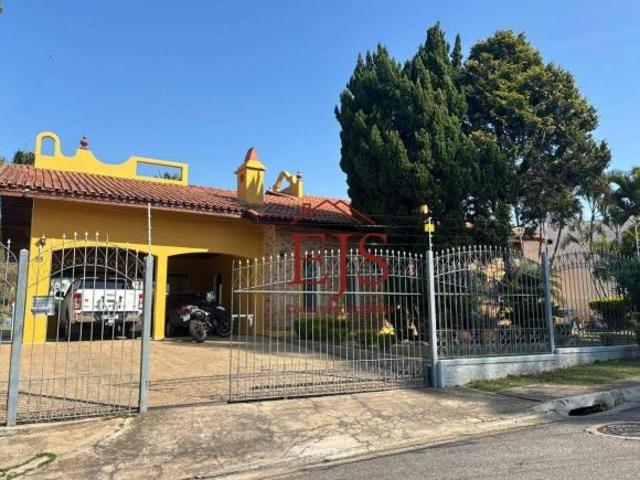 Linda casa térrea com terreno de 1.495 m² 4 suítes muito gramado e lazer a venda em Atibaia