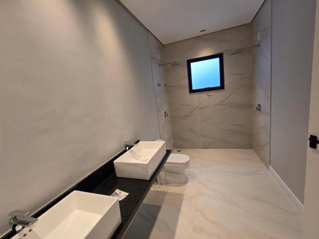 Linda casa térrea em terreno grande! Praticidade e lazer diferenciados