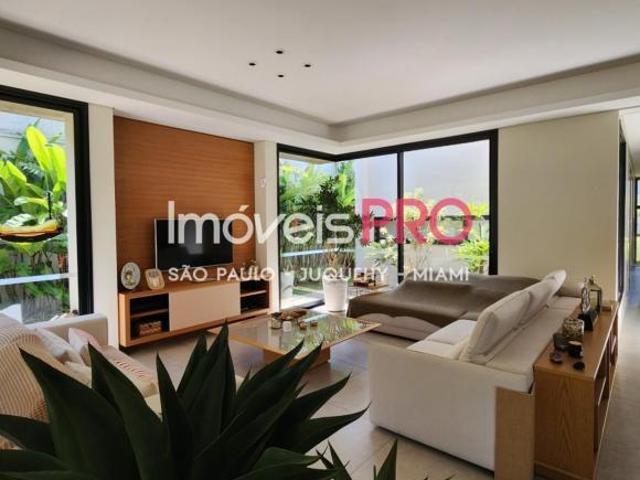 Linda casa térrea em bairro nobre!