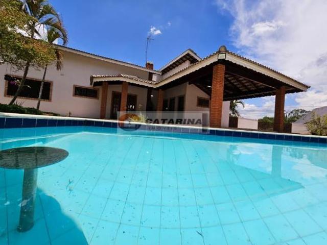 LINDA CASA TERREA EM CONDOMÍNIO DE ALTO PADRÃO!