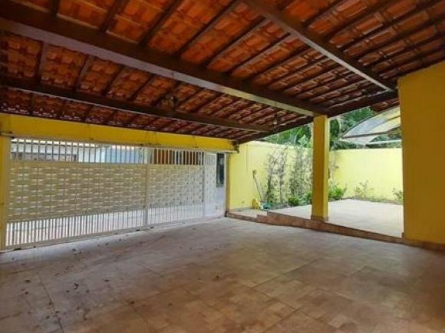 Linda casa Térrea em condomínio, Reformada, 3 suites, 5 Wc, 6 vagas e churrasqueira FL22