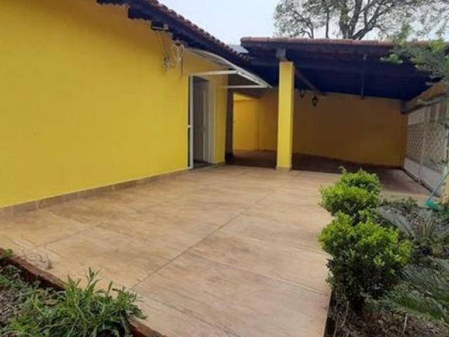 Linda casa Térrea em condomínio, Reformada, 3 suites, 5 Wc, 6 vagas e churrasqueira FL22