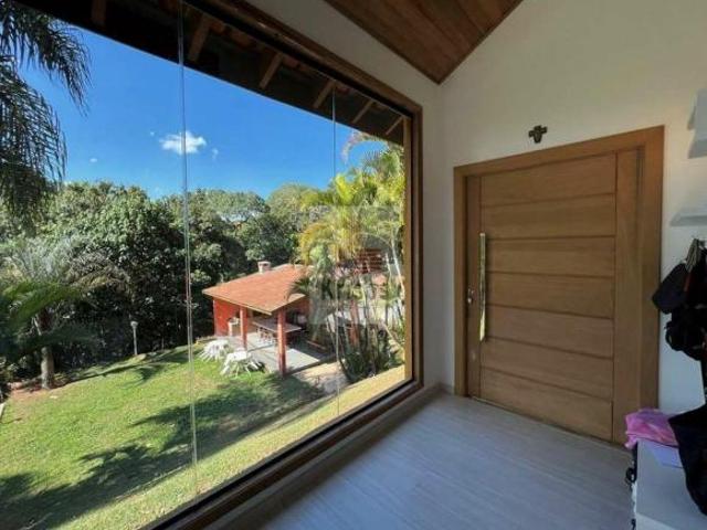 Linda Casa Térrea em Localização Privilegiada na Fazendinha ? Seu Refúgio de Luxo e Conforto!