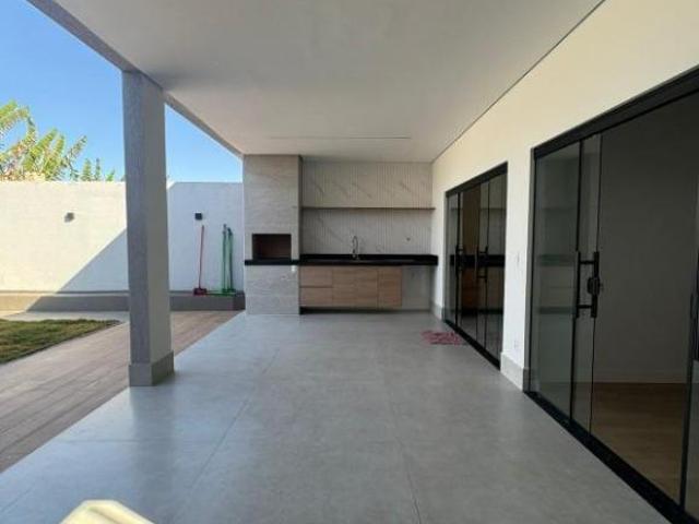 Linda Casa Térrea Moderna e Funcional Rua 4C