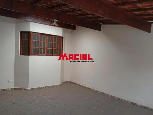 Linda casa térrea muito bem localizada no bairro Jardim Portugal, tranquilo perto de comércios e esc