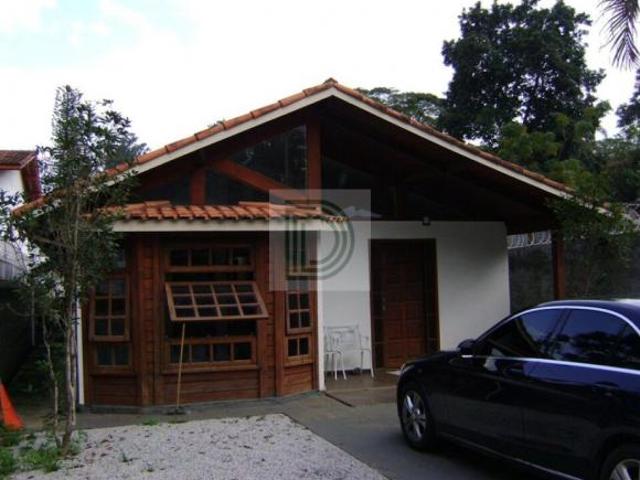 LINDA CASA TÉRREA NA GRANJA VIANA PARA FINS COMERCIAIS
