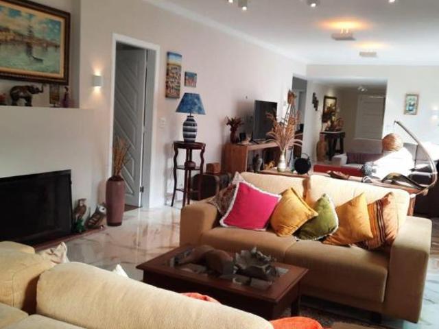 LINDA CASA TÉRREA NO BOLSÃO DE INTERLAGOS