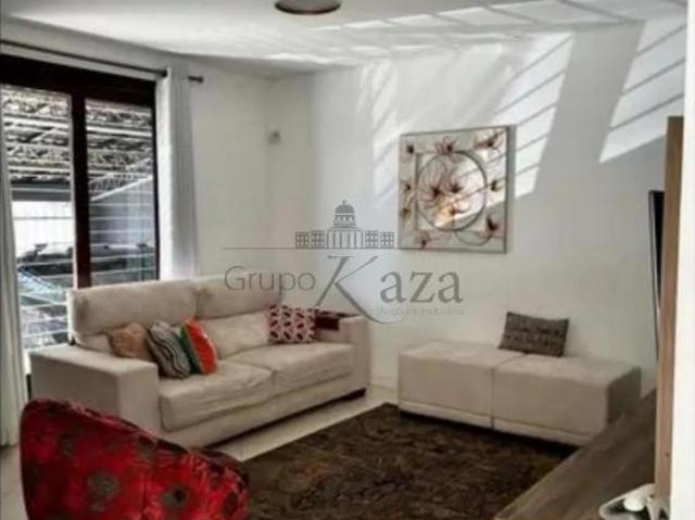 Linda Casa Térrea no Bosque dos Eucaliptos 250m²