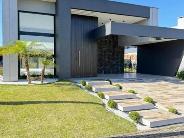 Linda Casa Térrea no Condomínio Marítimo