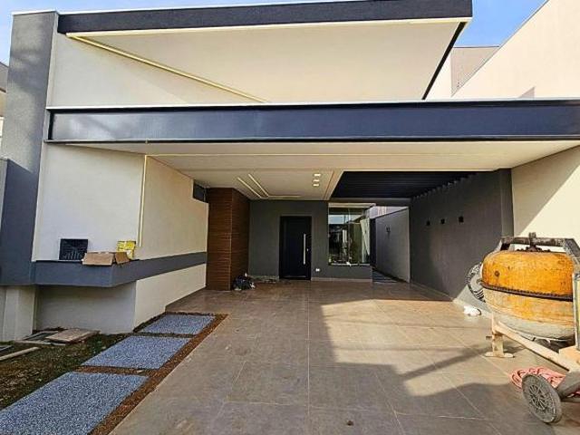 Linda casa térrea no Rita Vieira, com fachada moderna e imponente