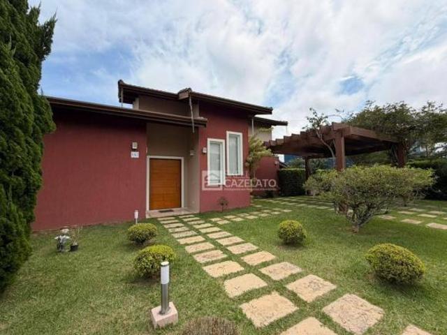 Linda Casa TODA MOBILIADA, com 3 dormitórios, sendo 1 suíte à venda, 254 m² por R$ 1.950.000 Vale