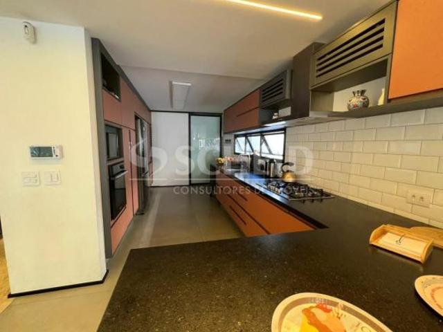 Linda casa! totalmente reformada! Pé direito duplo! piscina, Ar condicionado