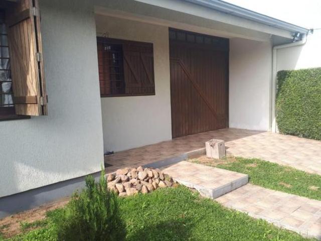 LINDA CASA TOTALMENTE TERREA EM RUA CALMA JUNTO A CAVALHADA