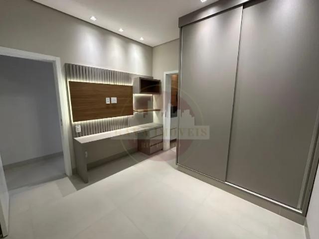 Linda Casa À Venda no Condomínio Gaivota I, com 3 Suítes e Suíte Master