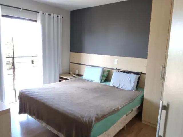 Linda casa à venda contendo 182m² de área privativa, 03 quartos no inicio do Bairro da Velha em Blum